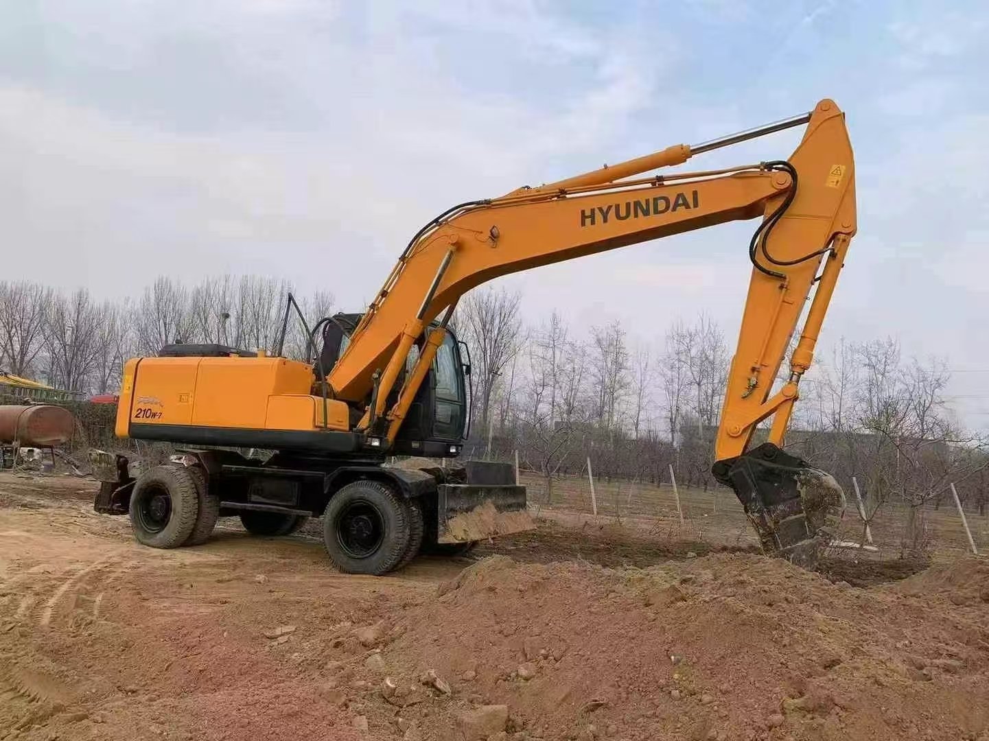Used 210w-7 Hyundai Excavator Secondhand 21ton Wheel Digger South ...